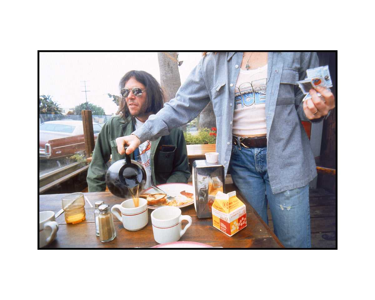 Neil Young, Breakfast in Malibu, 1975 – Henry Diltz Photography